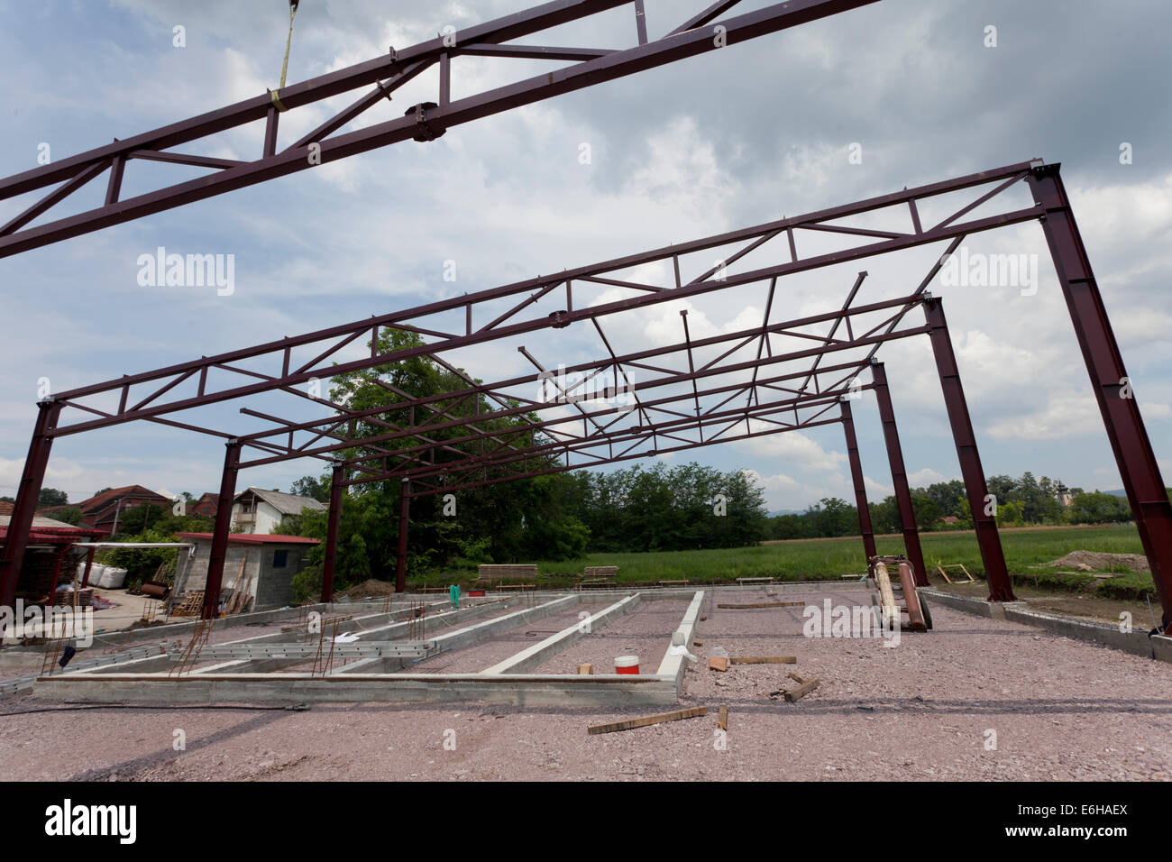 Work site and large steel frame of a large building Stock Photo - Alamy