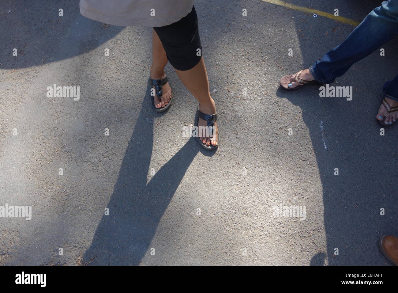 Women crossed legs hi-res stock photography and images - Alamy