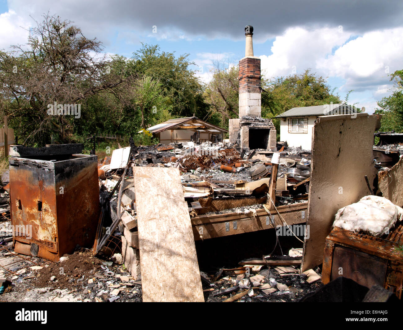 Burnt house hi-res stock photography and images - Alamy
