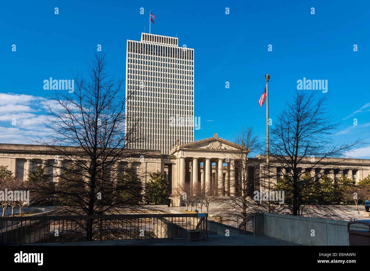 William Snodgrass Tennessee Tower behind memorial at the War Memorial ...