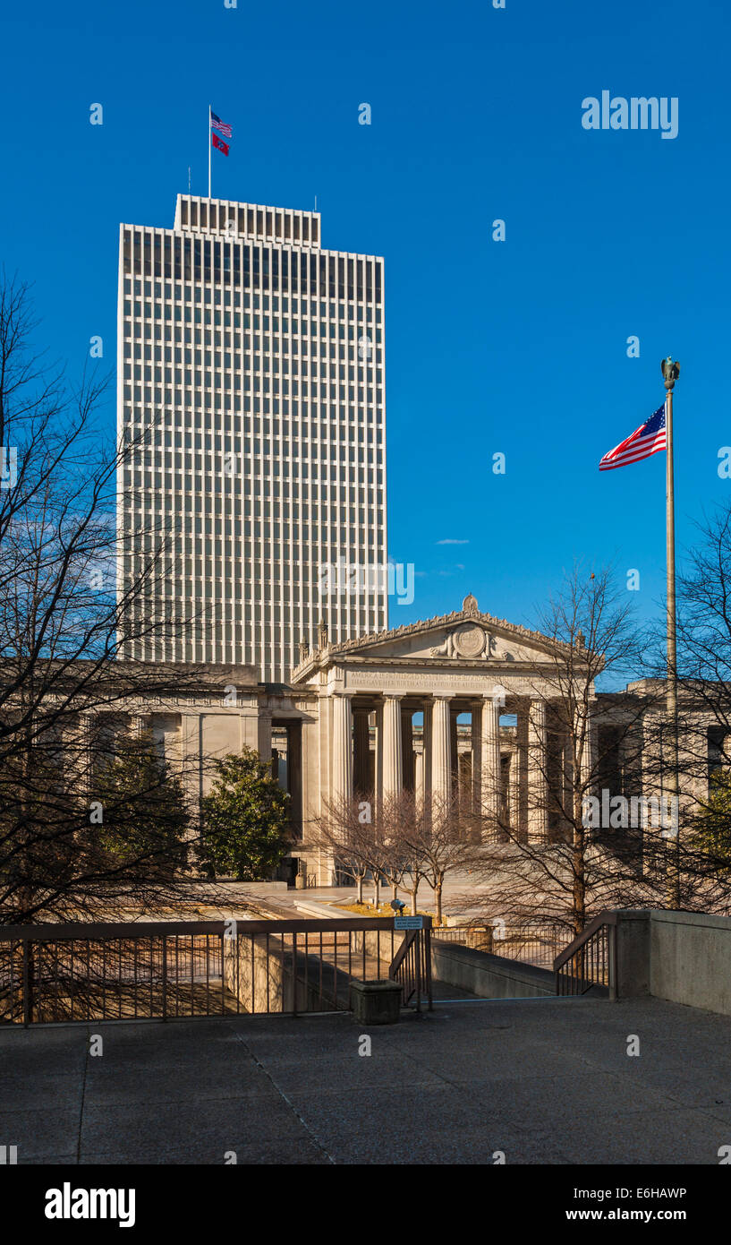 William Snodgrass Tennessee Tower behind memorial at the War Memorial ...