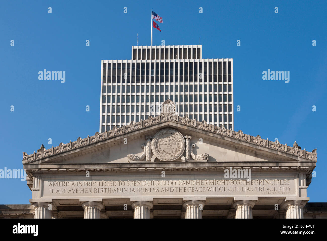 William Snodgrass Tennessee Tower behind memorial at the War Memorial ...