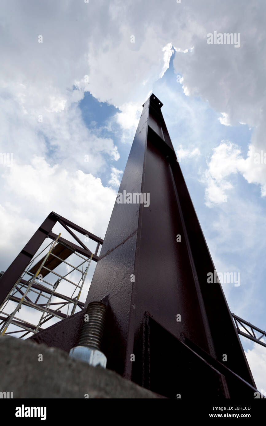Steel frame hi-res stock photography and images - Alamy