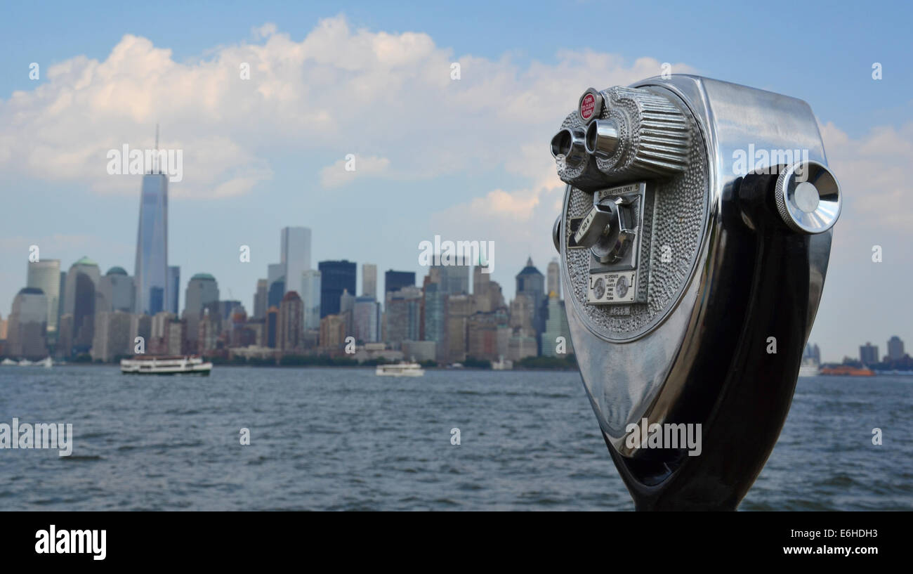 Coin operated binocular viewing machine hi-res stock photography and ...