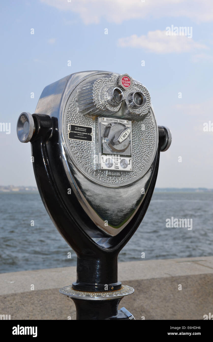 Coin operated viewing machine hi-res stock photography and images - Alamy