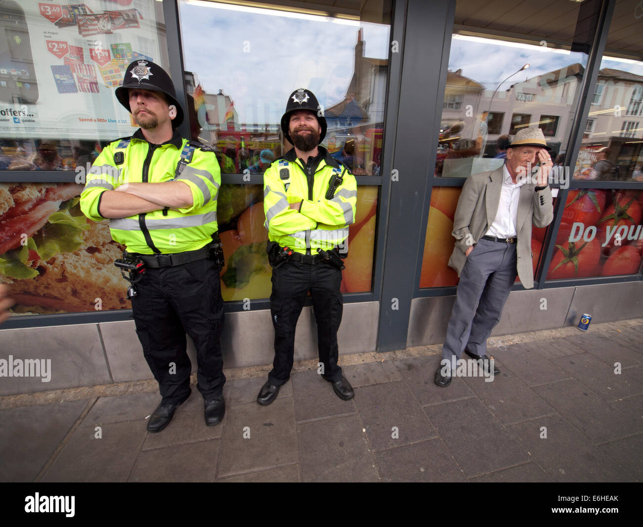 Brighton police on the London Road Stock Photo - Alamy