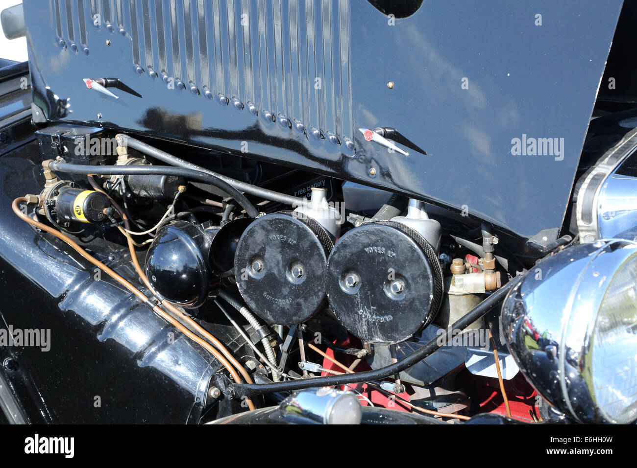 Classic car engine bay twin hi-res stock photography and images - Alamy