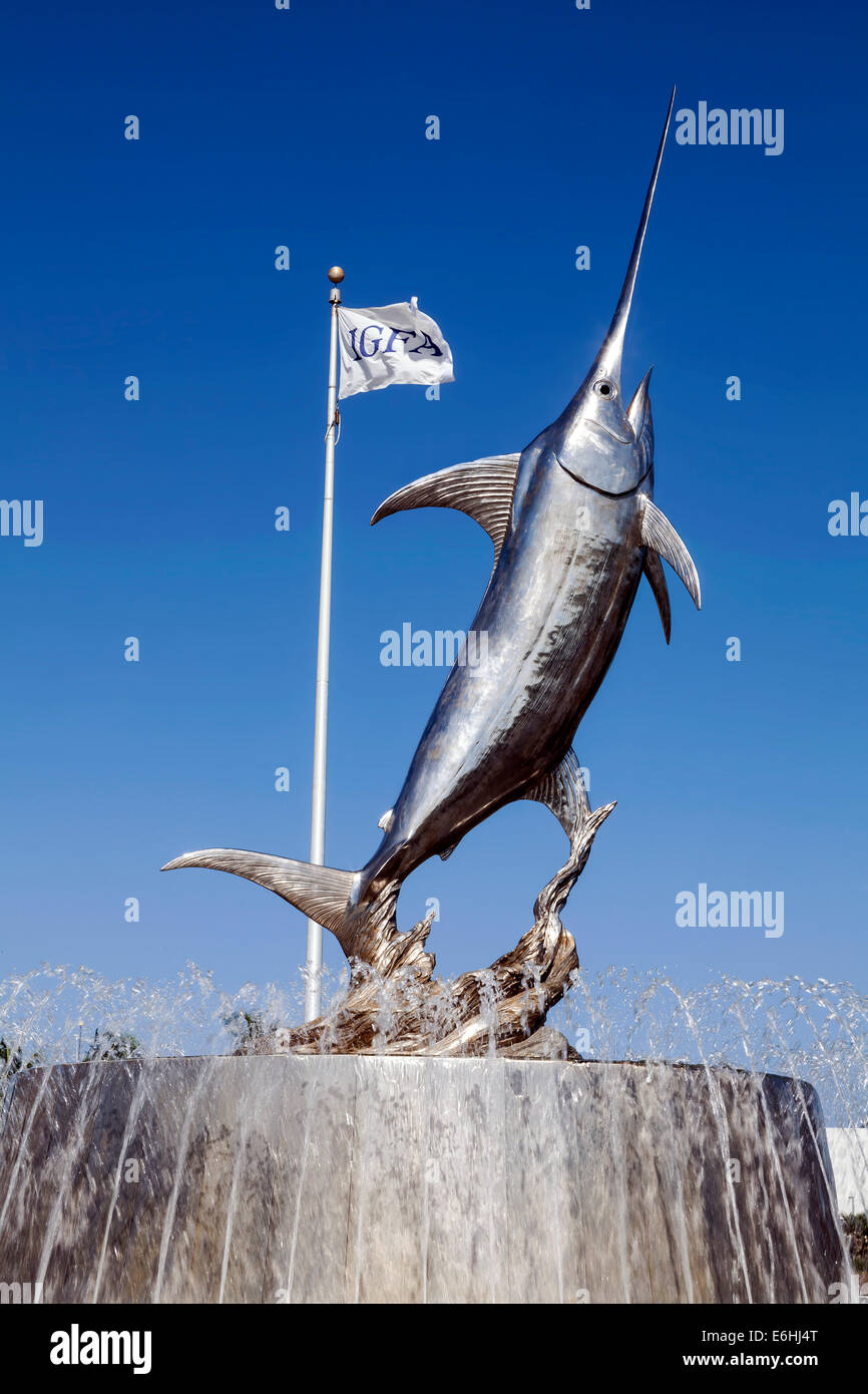 Sword Dance, stainless steel sculpture by Kent Ullberg and entry ...