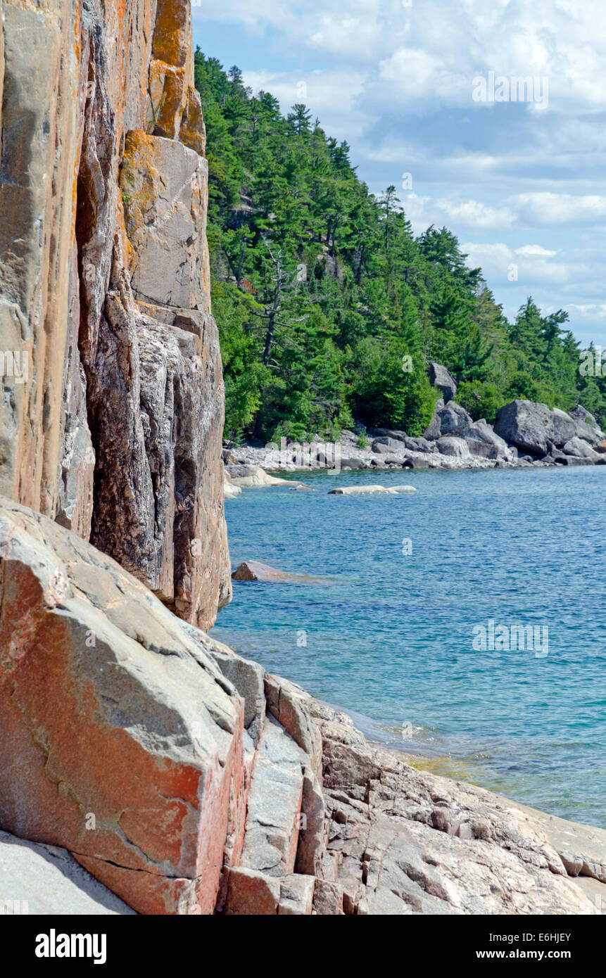 High cliff rock blue water hi-res stock photography and images - Alamy