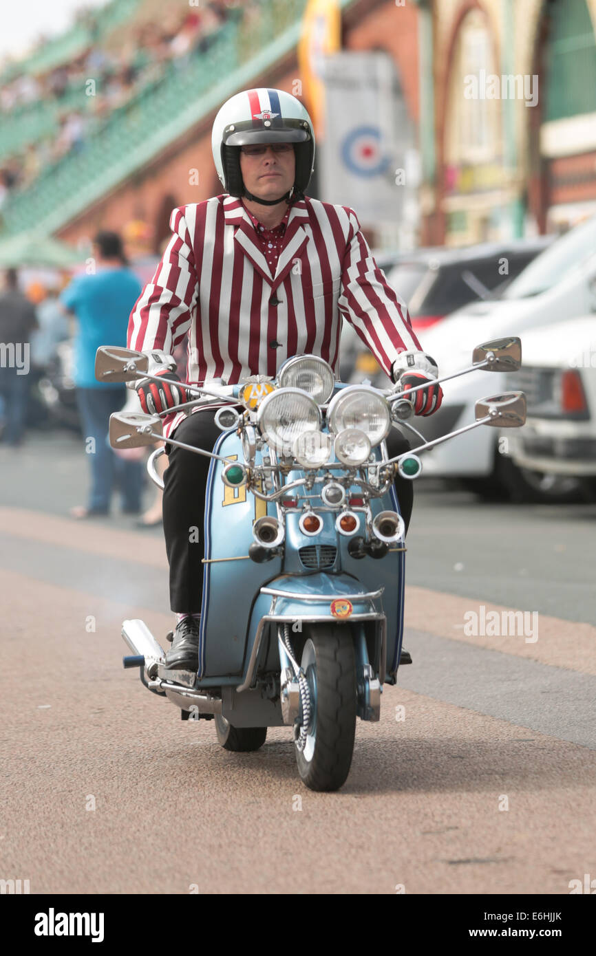 Mod scooter headlights and mirrors hi-res stock photography and images ...