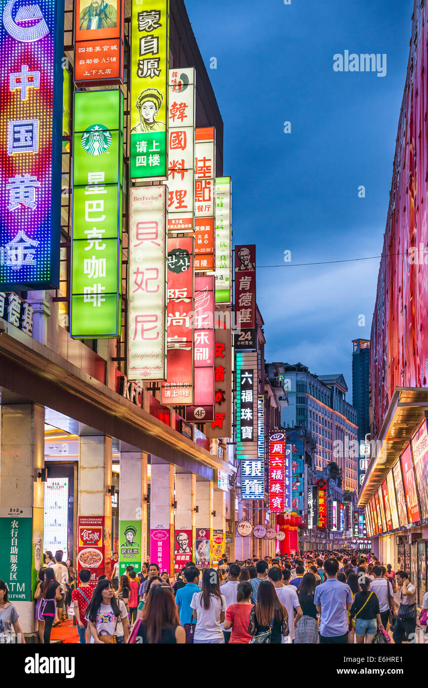 China crowded street pedestrians hi-res stock photography and images ...