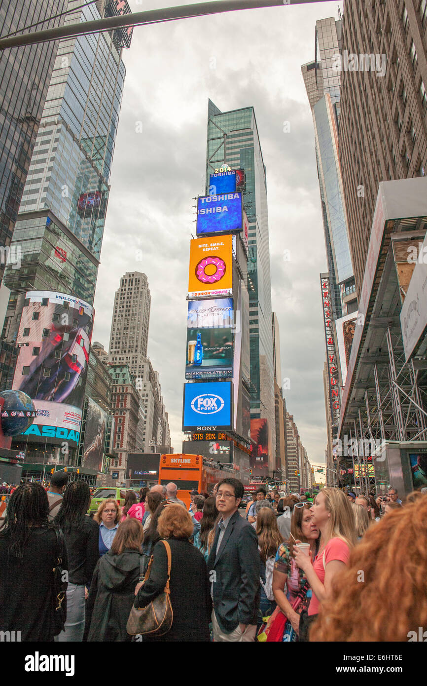 The famous Time Square in Manhattan, New York City Stock Photo - Alamy