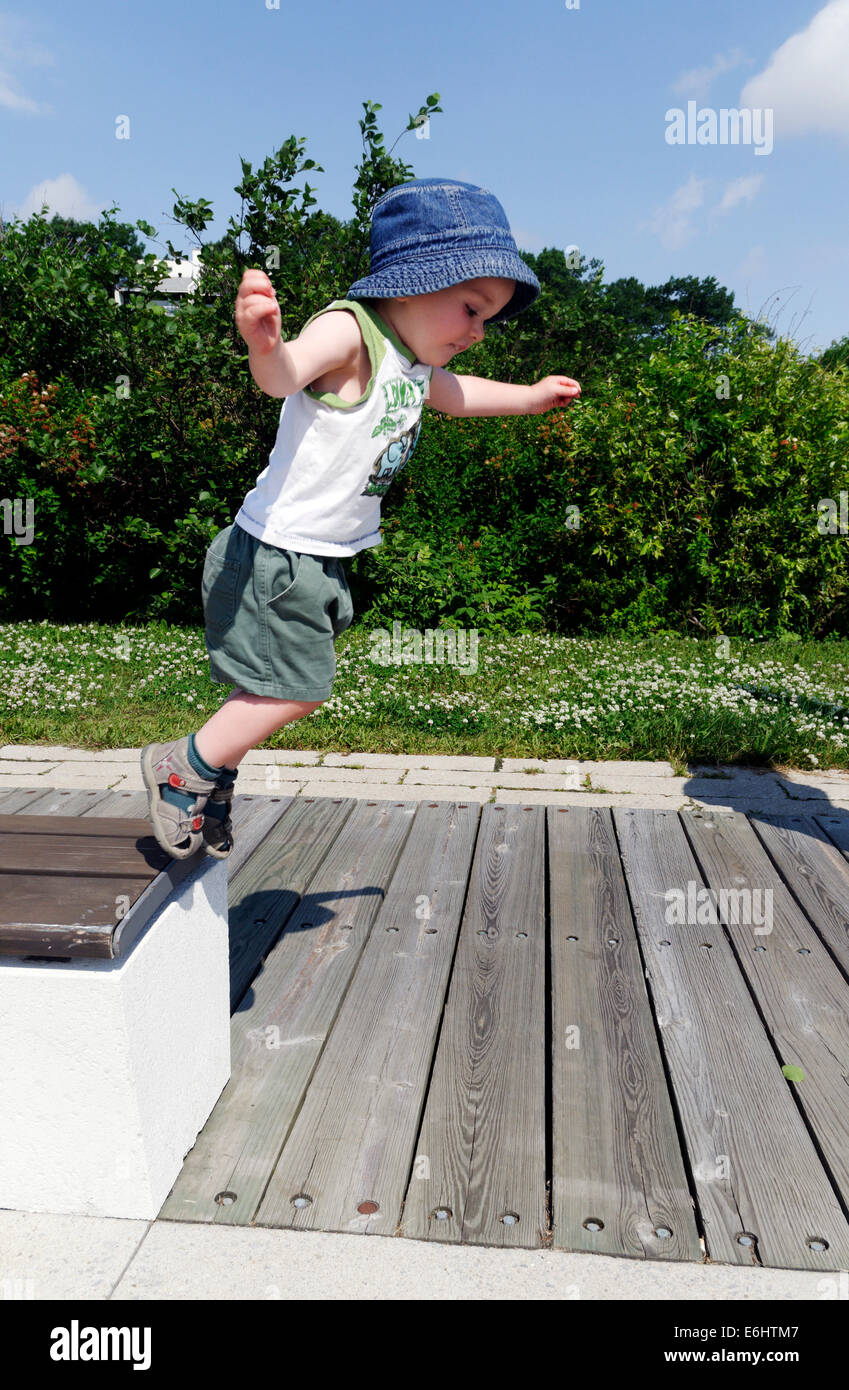 Jumping from bench hi-res stock photography and images - Alamy