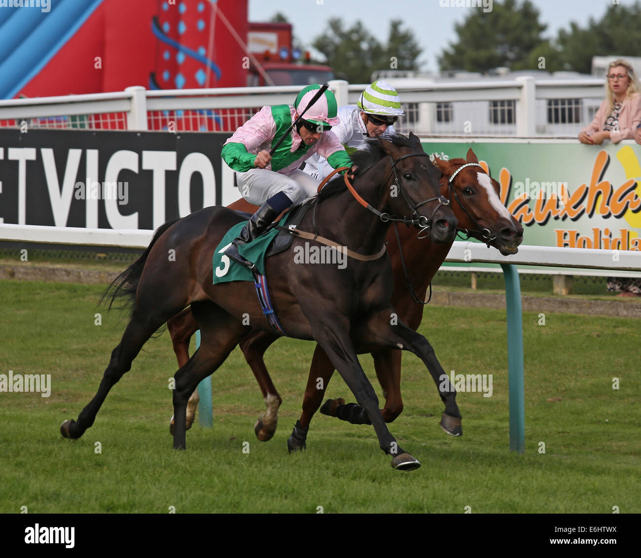 Horse racing great yarmouth racecourse hi-res stock photography and ...
