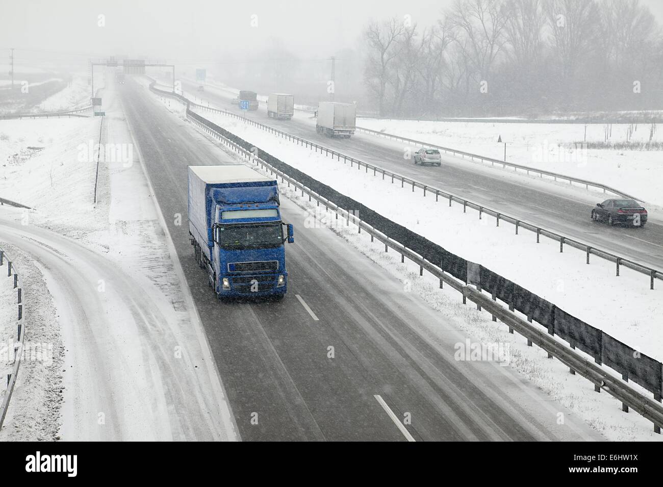 Snowy highway hi-res stock photography and images - Alamy