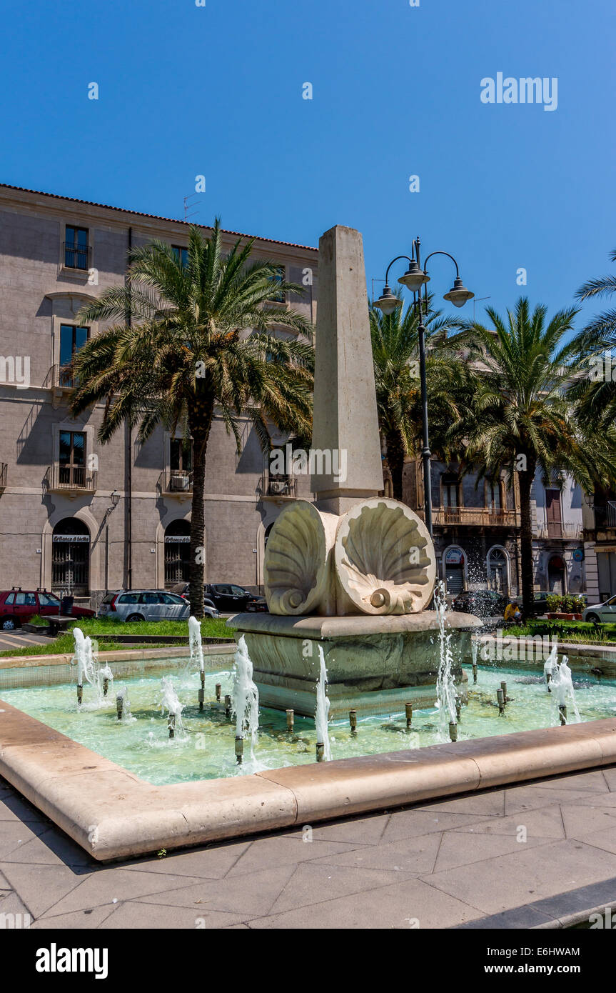 Fountain with shell decorations at the base Stock Photo - Alamy