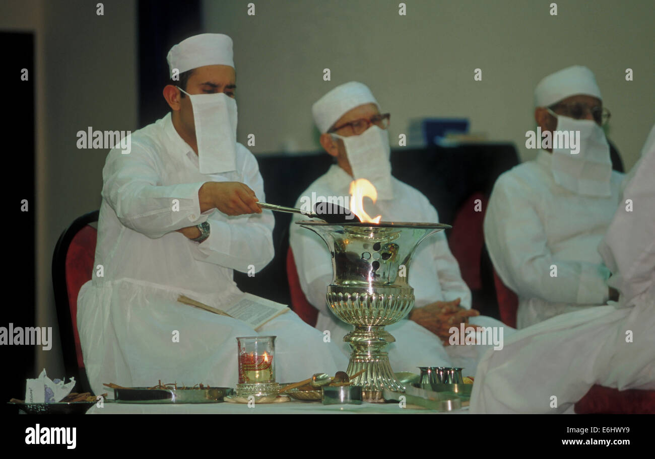Zoroastrianism fire ritual hi-res stock photography and images - Alamy