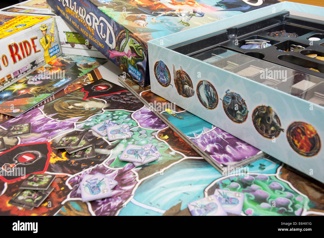 Small Worlds Board game Stock Photo - Alamy