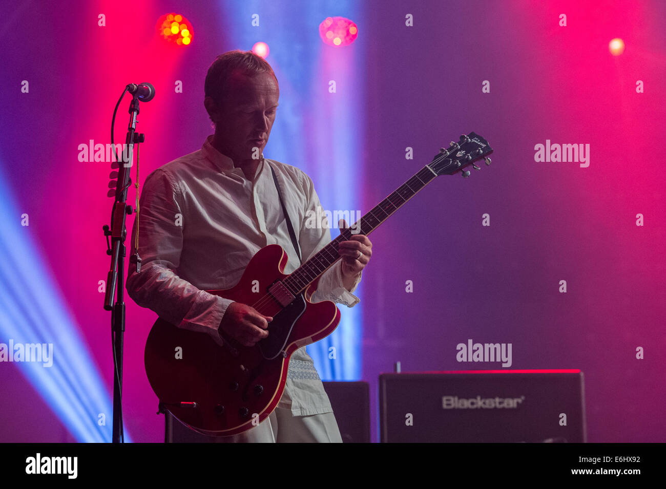 Steve cradock guitarist hi-res stock photography and images - Alamy