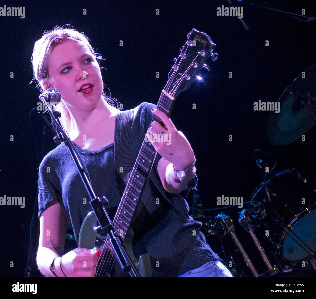 Misty Miller live at the Manchester Academy 17/11/2003 supporting ...