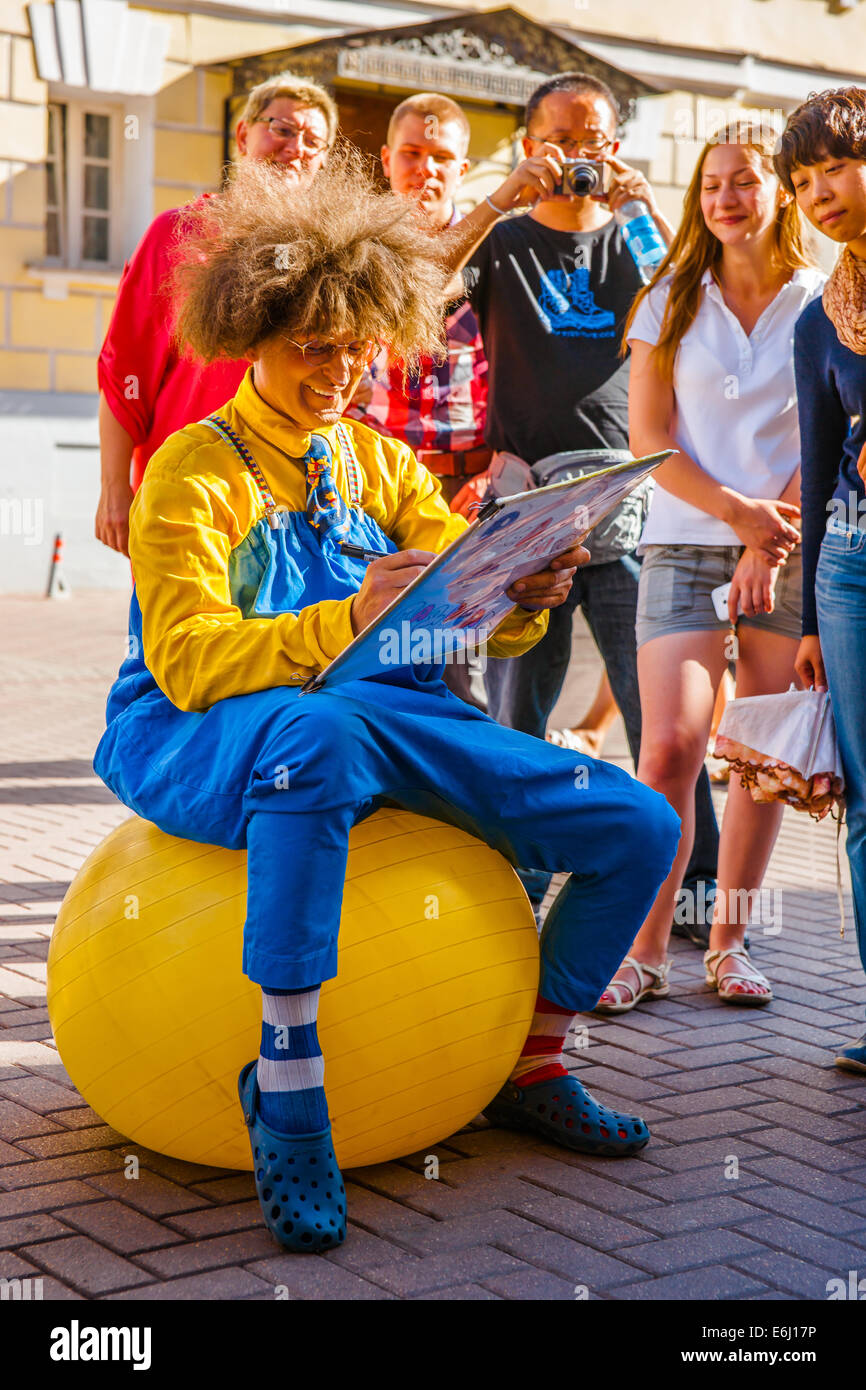 Drawing caricatures in Arbat street of Moscow Stock Photo - Alamy