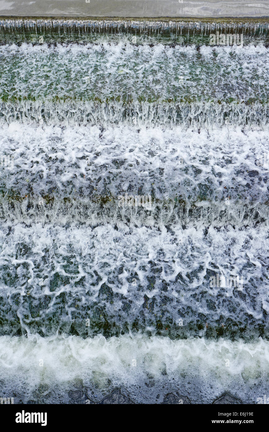 Water over weir hi-res stock photography and images - Alamy