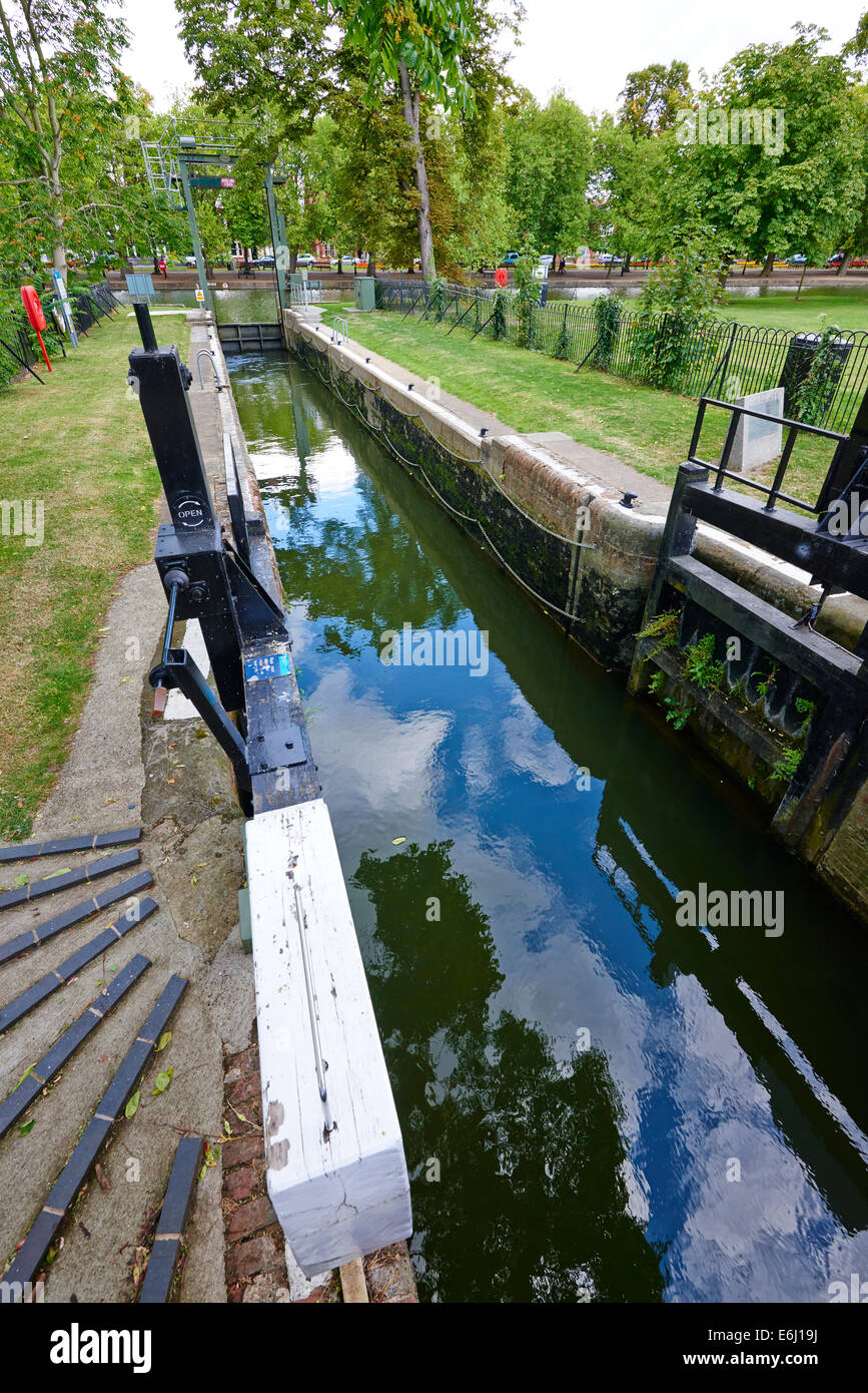 River ouse lock hi-res stock photography and images - Alamy