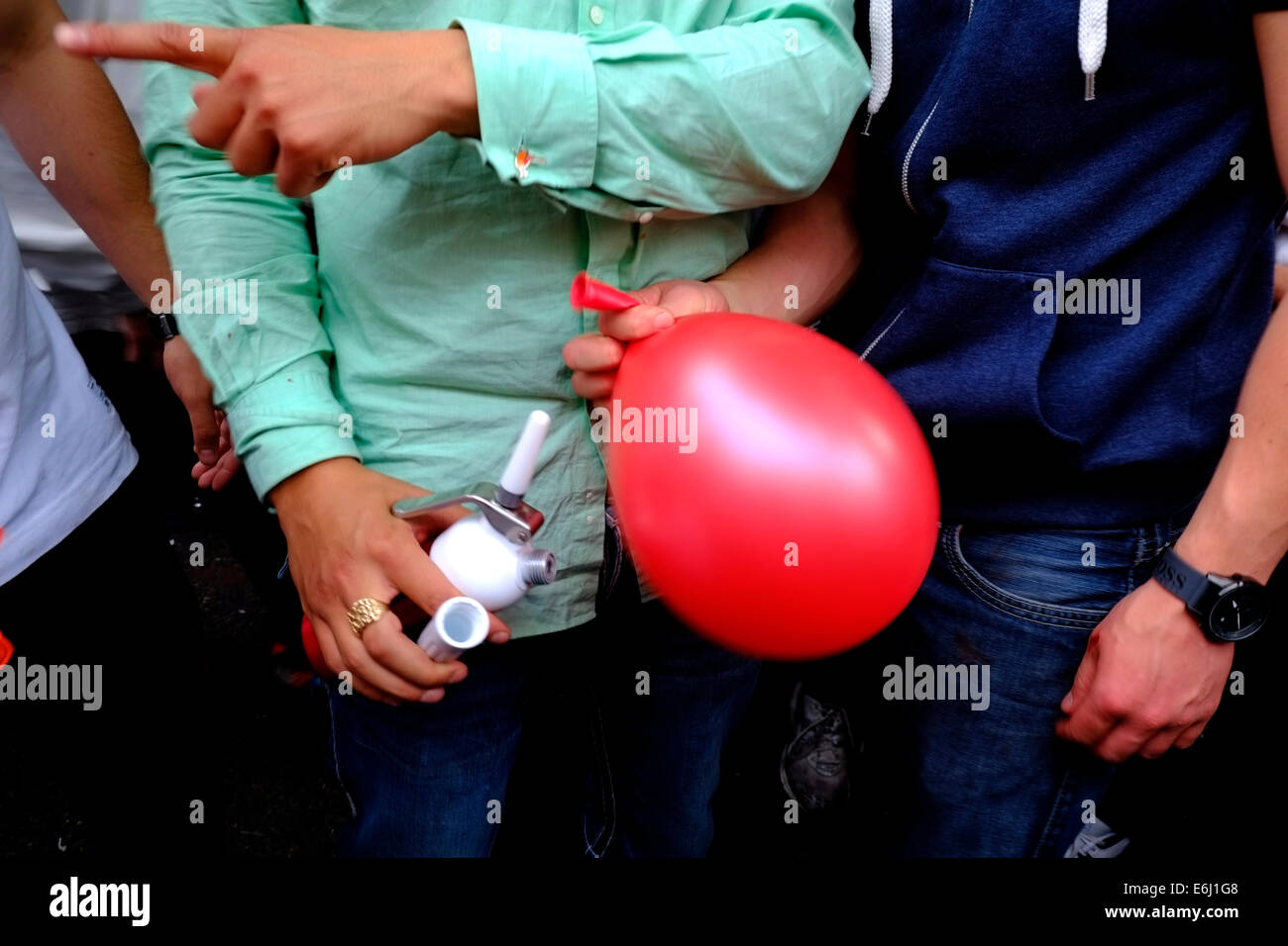 Nitrous Oxide Balloon Stock Photos & Nitrous Oxide Balloon Stock Images ...