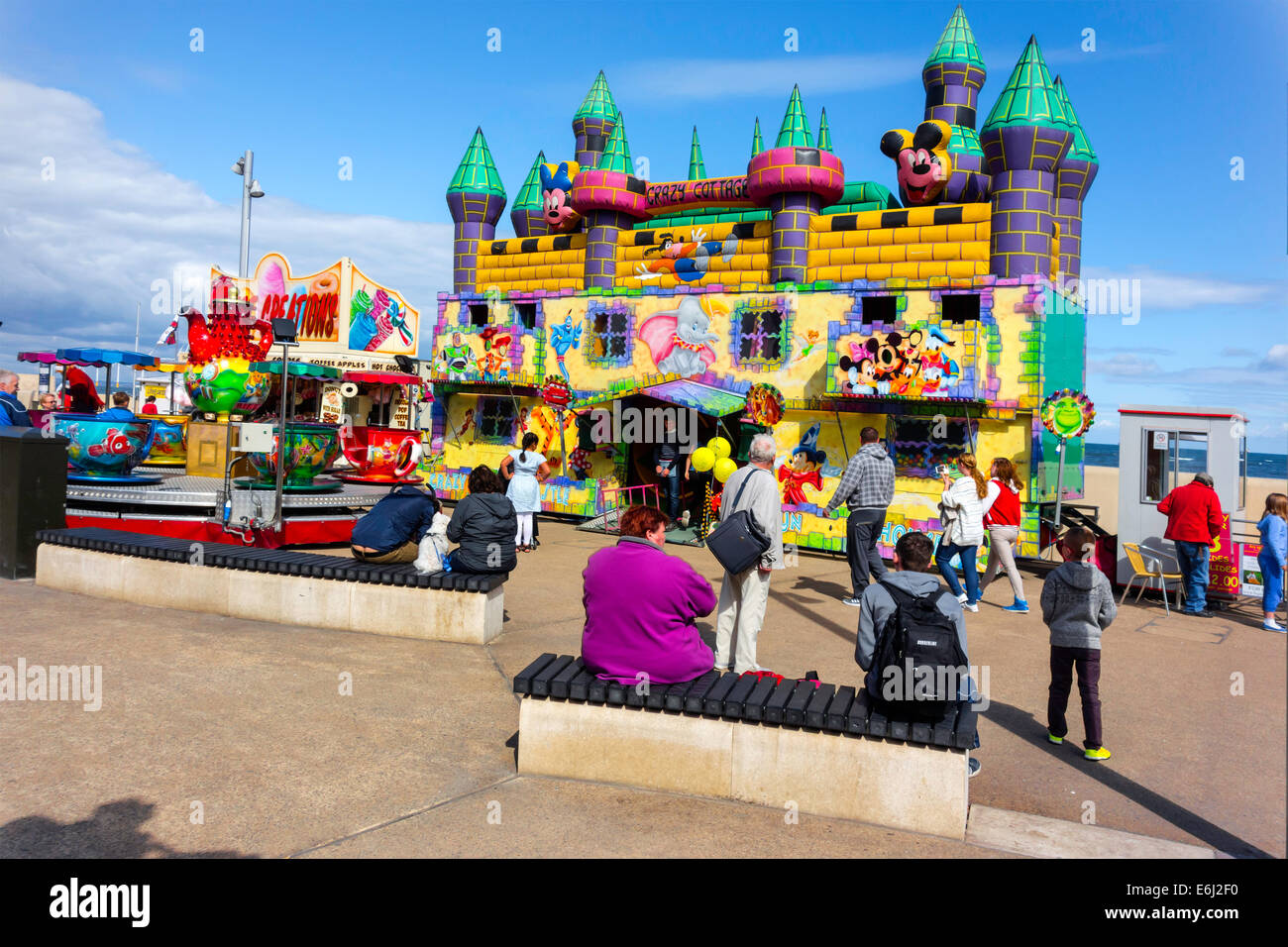 Fairground attractions hi-res stock photography and images - Alamy
