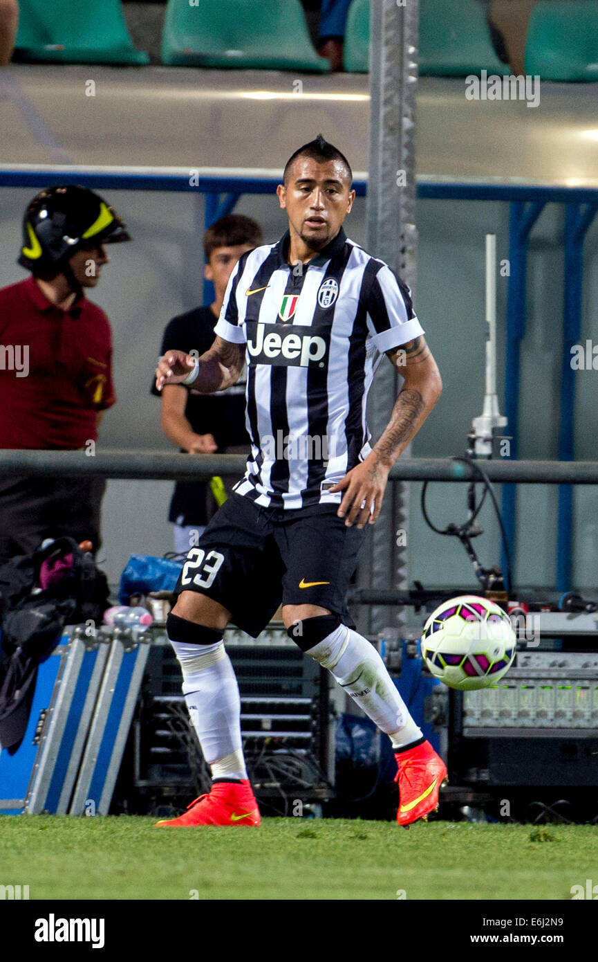 Arturo vidal trophy hi-res stock photography and images - Alamy