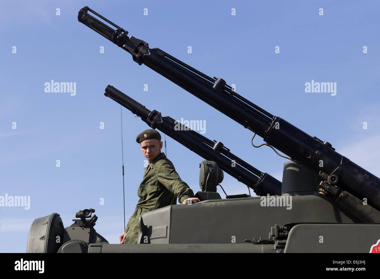 Russian soldier with Tunguska tracked self-propelled anti-aircraft ...