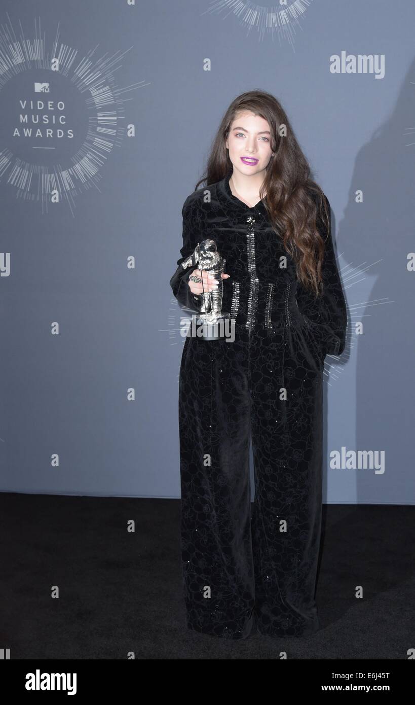 Lorde singer hi-res stock photography and images - Alamy