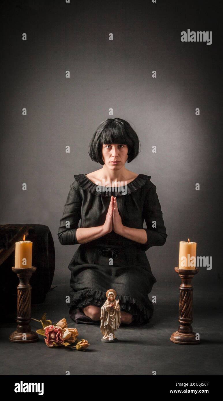 Praying knees catholic hi-res stock photography and images - Alamy