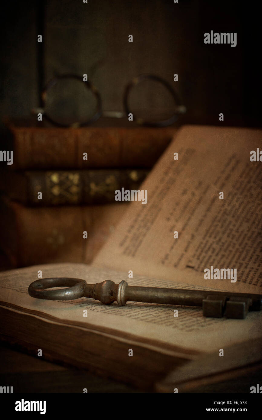 Old fashioned key hi-res stock photography and images - Alamy