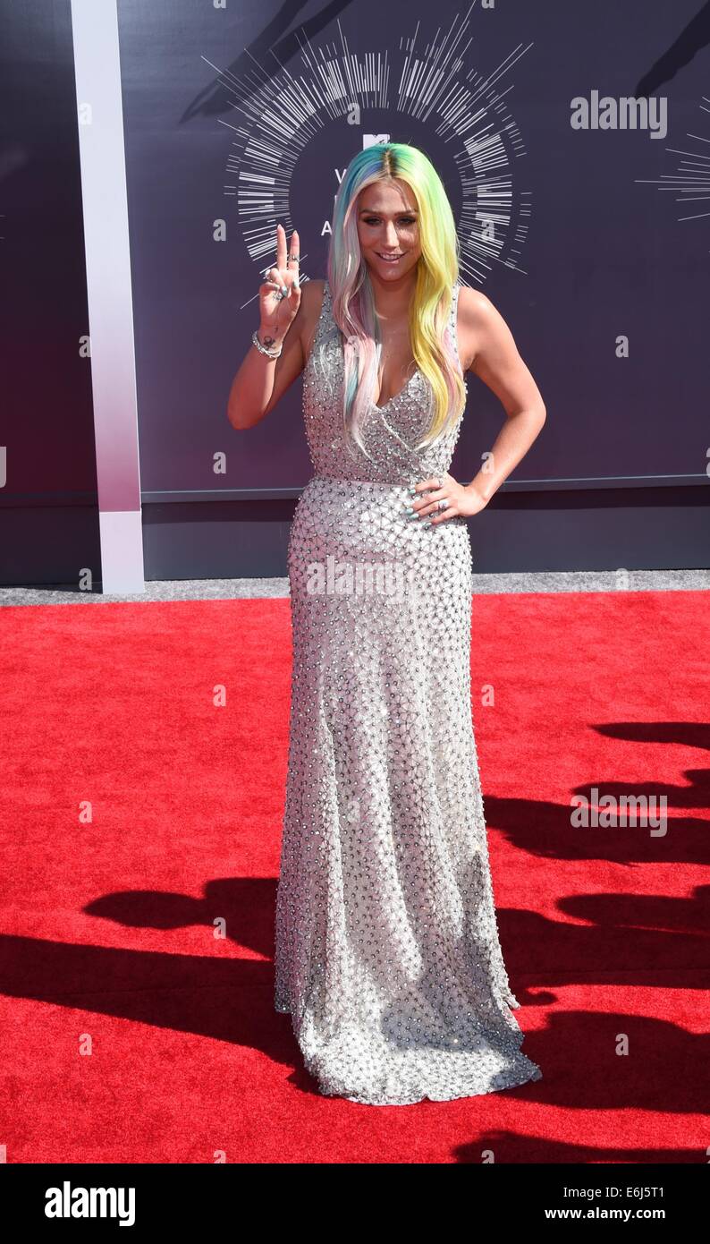 Singer kesha hi-res stock photography and images - Alamy