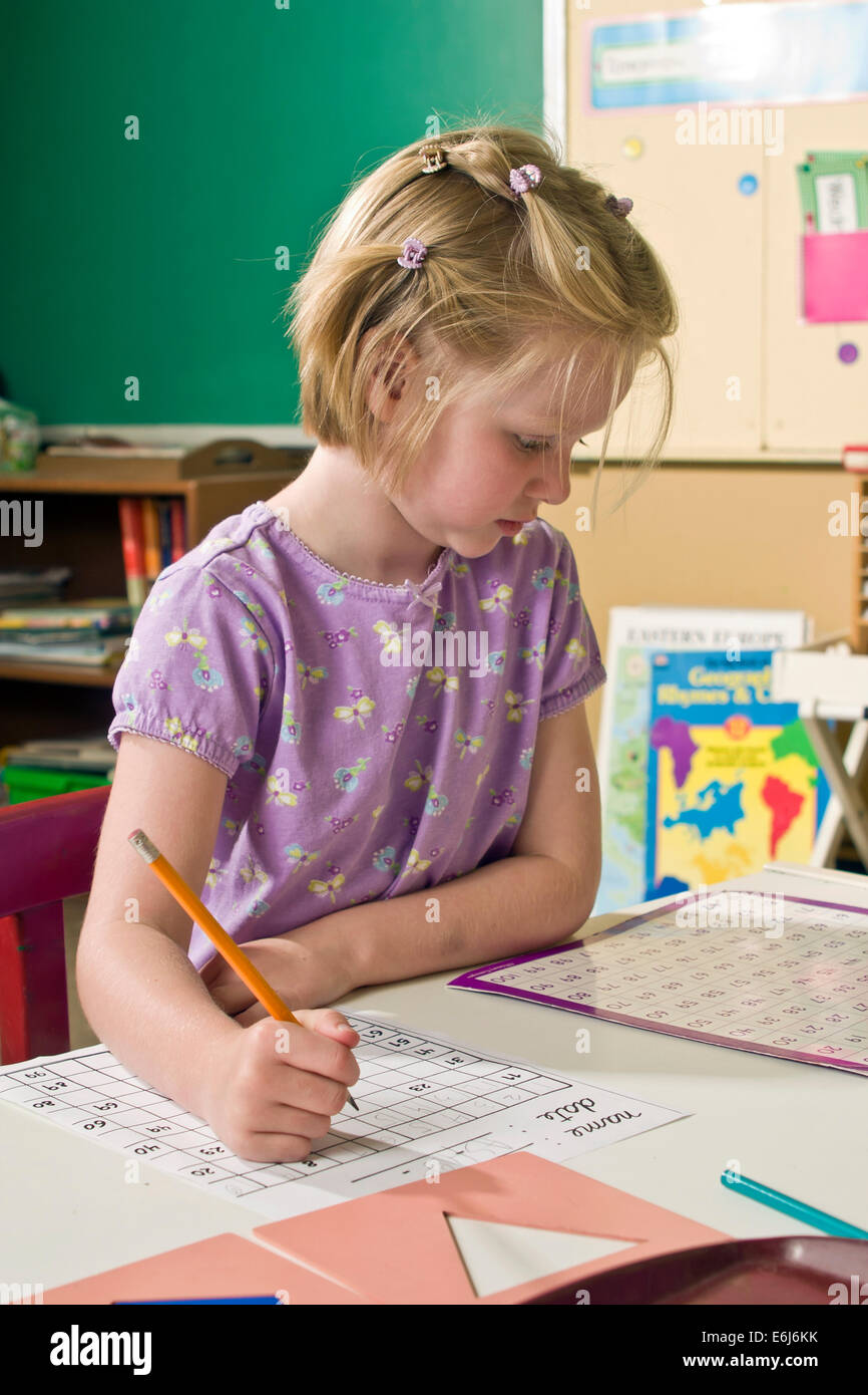 6 year old girl classroom hi-res stock photography and images - Alamy