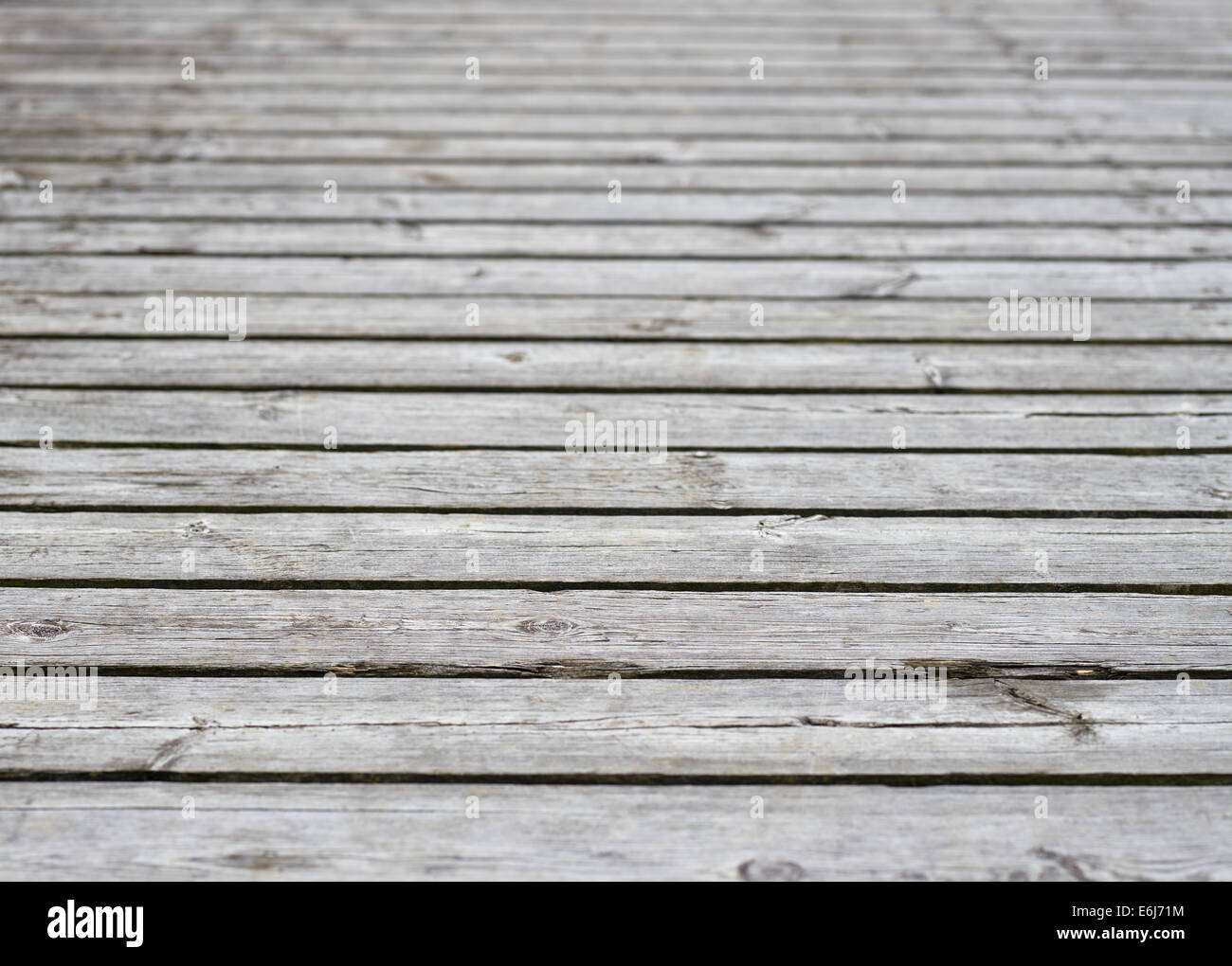 Surface of old plank pier, gray sunburnt - copy space Stock Photo - Alamy
