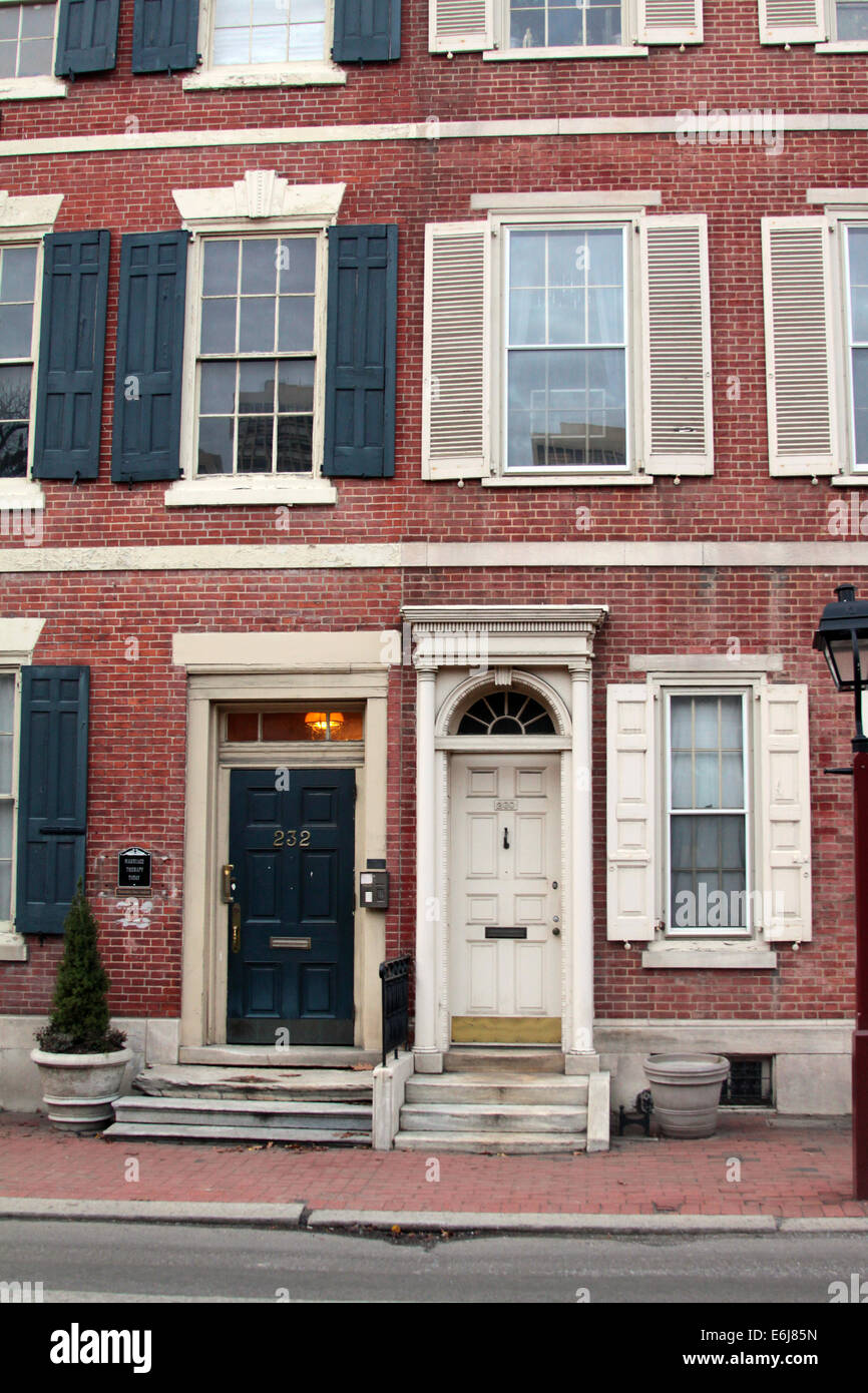 Door entrance building colonial hi-res stock photography and images - Alamy
