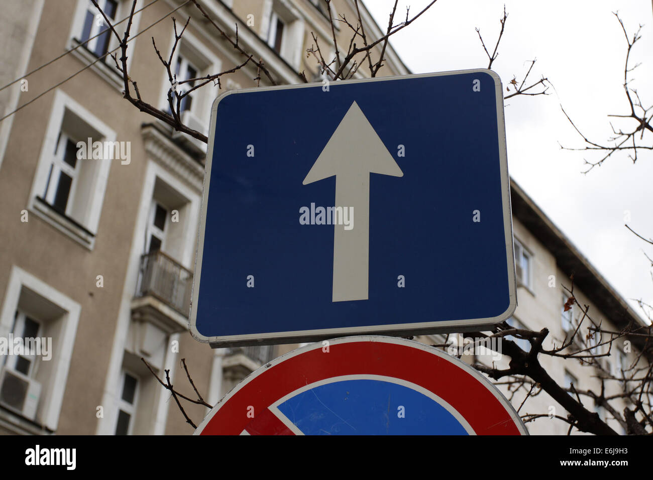 Black pointer as road sing for right way Stock Photo - Alamy