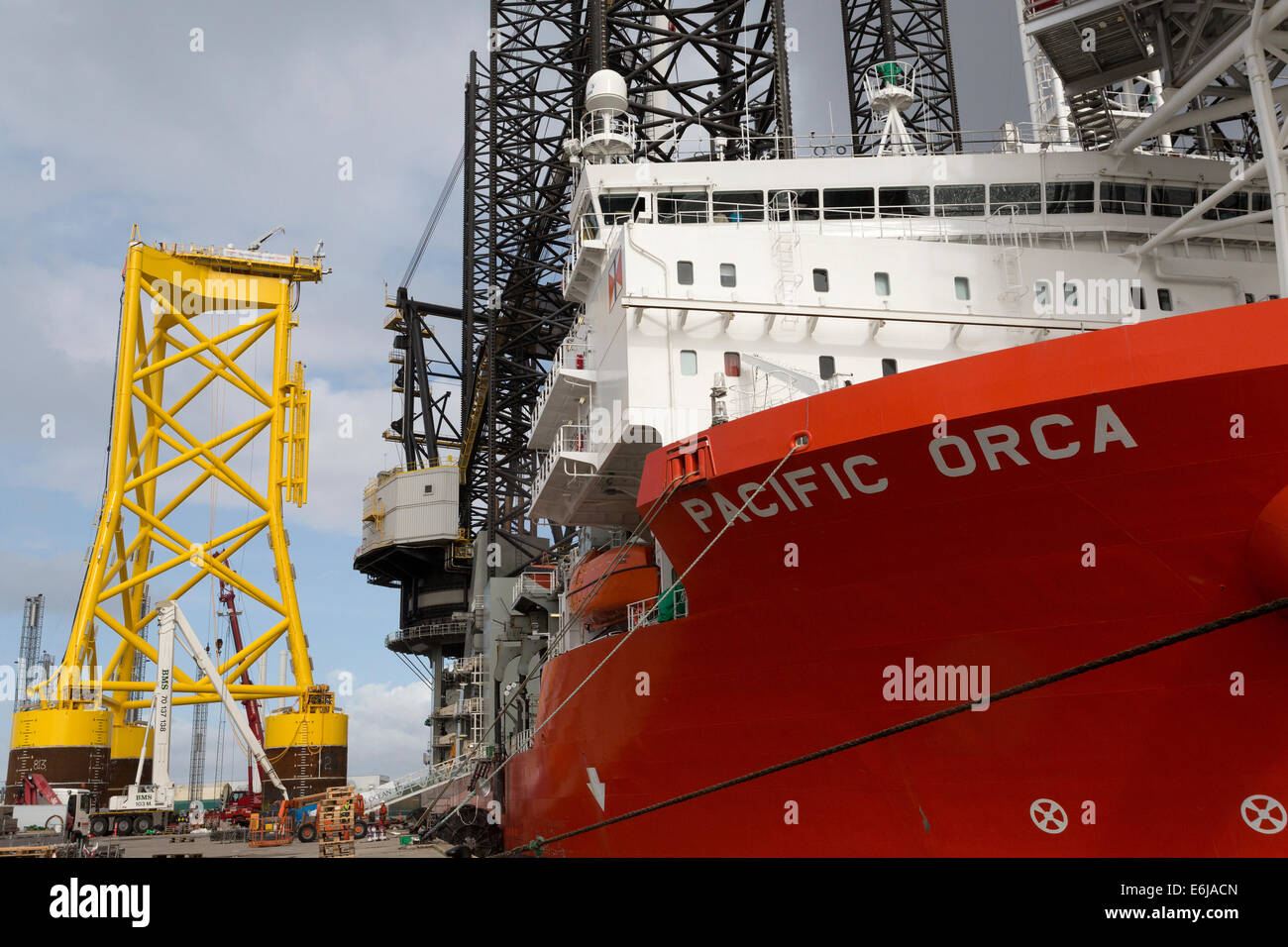 The Swire Blue Ocean jack up-vessel at Aalborg East Harbour loading a ...