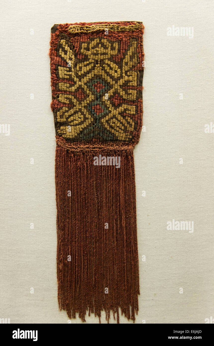 Nazca textil. Nazca culture 100 AC-800 AC. Perú Stock Photo - Alamy