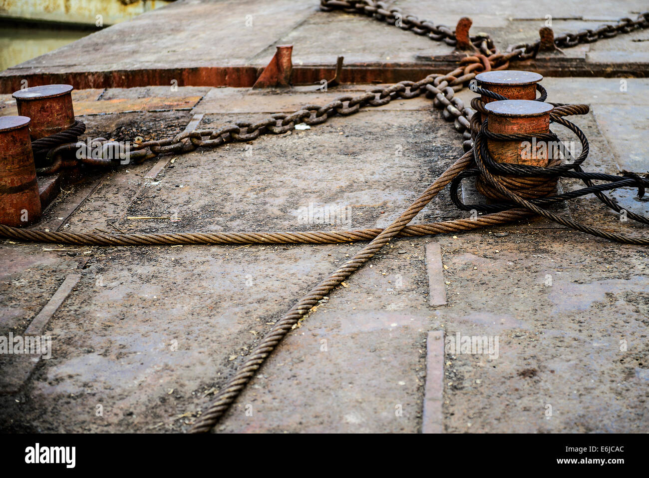 rusty ropes and chains Stock Photo - Alamy
