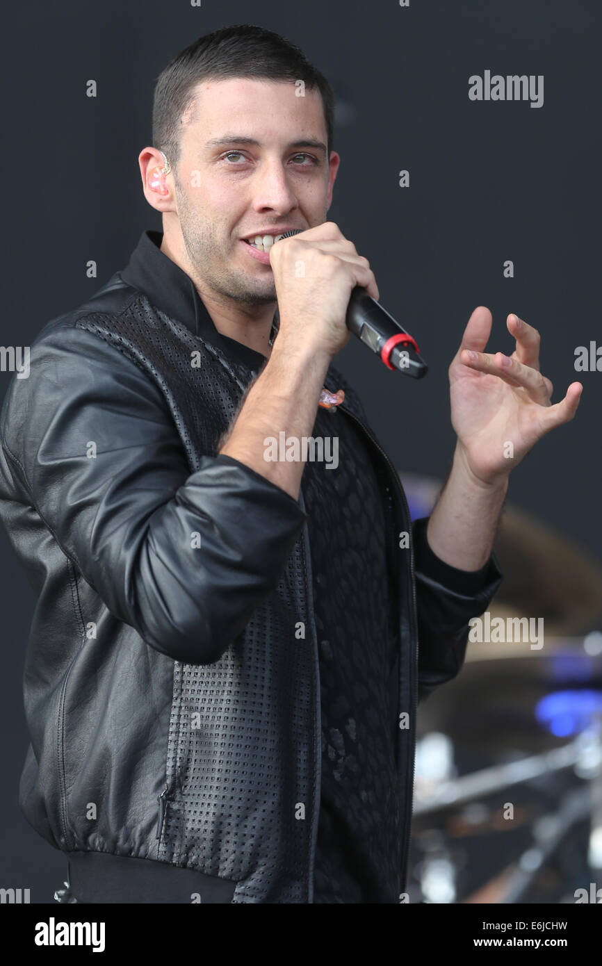 Example singer hi-res stock photography and images - Alamy