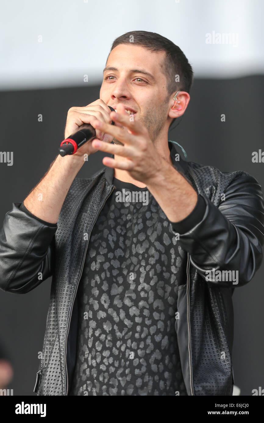 Example singer hi-res stock photography and images - Alamy