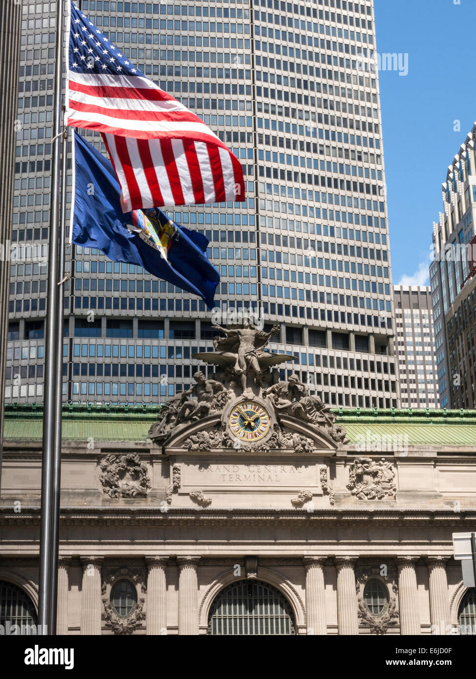 Sculpture and Clock, Grand Central Terminal, NYC, USA Stock Photo - Alamy