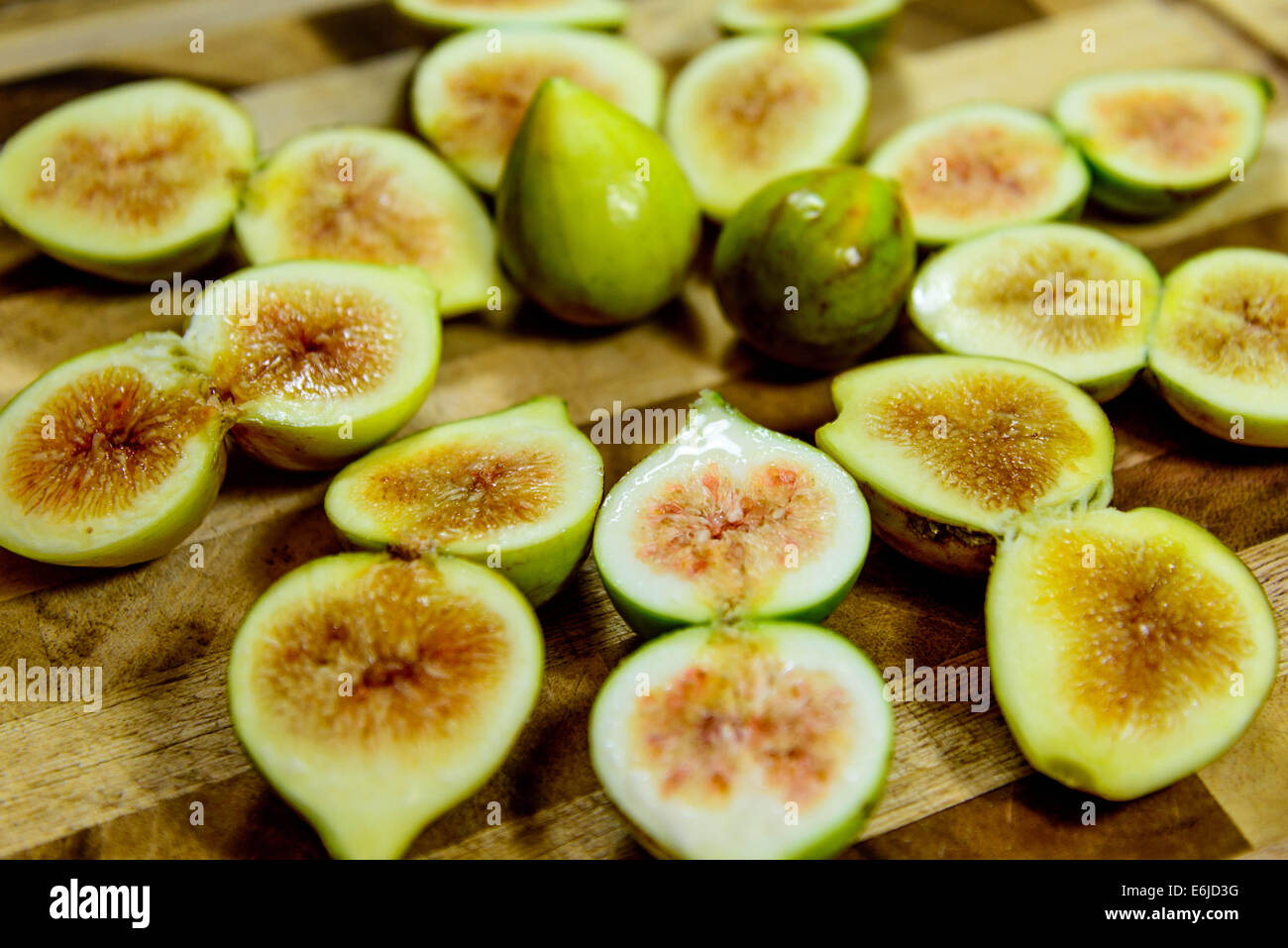 sliced green ripe figs ready to eat Stock Photo - Alamy