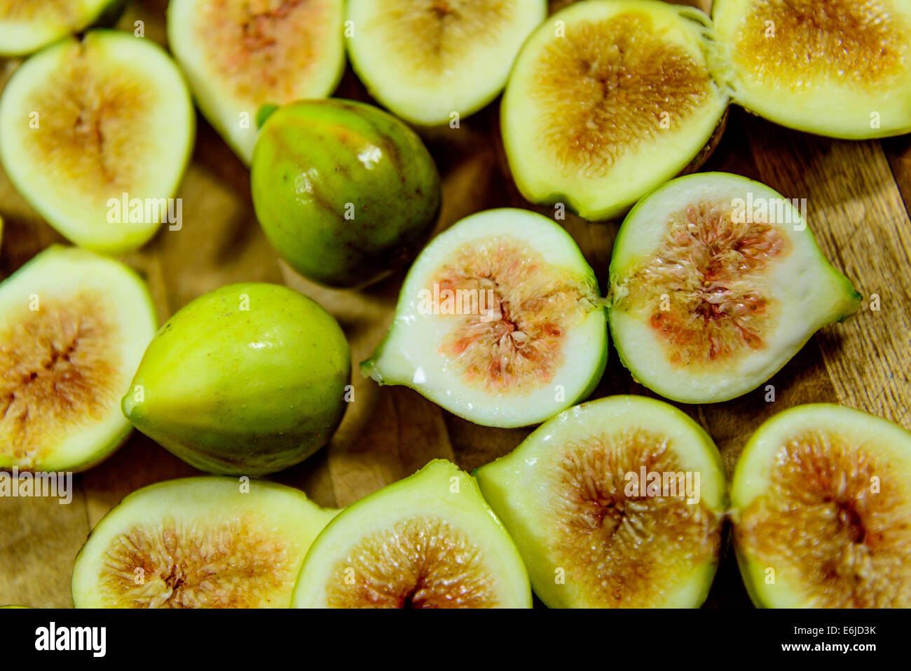 sliced green ripe figs ready to eat Stock Photo - Alamy