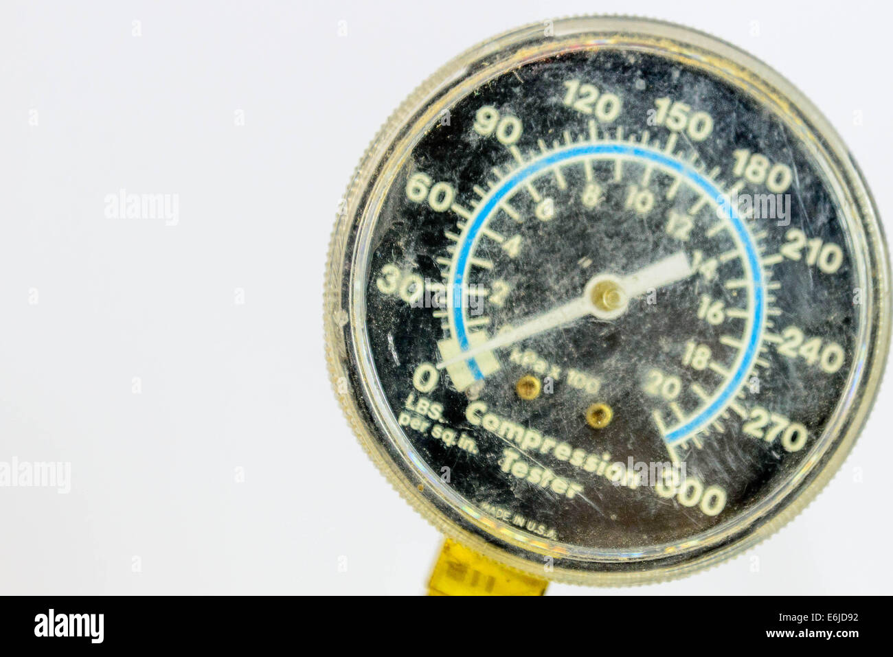 compression tester gauge with white text on a black face Stock Photo ...
