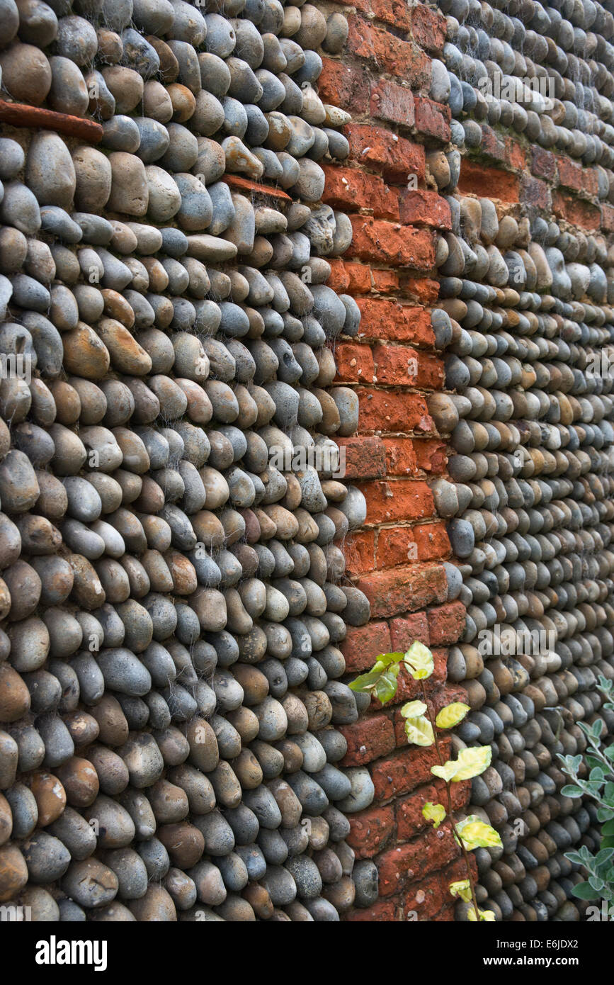 Pebble wall hi-res stock photography and images - Alamy