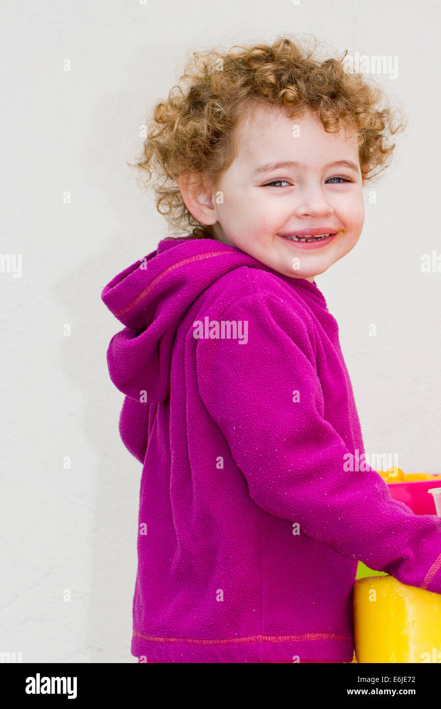 Curly hair girl hi-res stock photography and images - Alamy